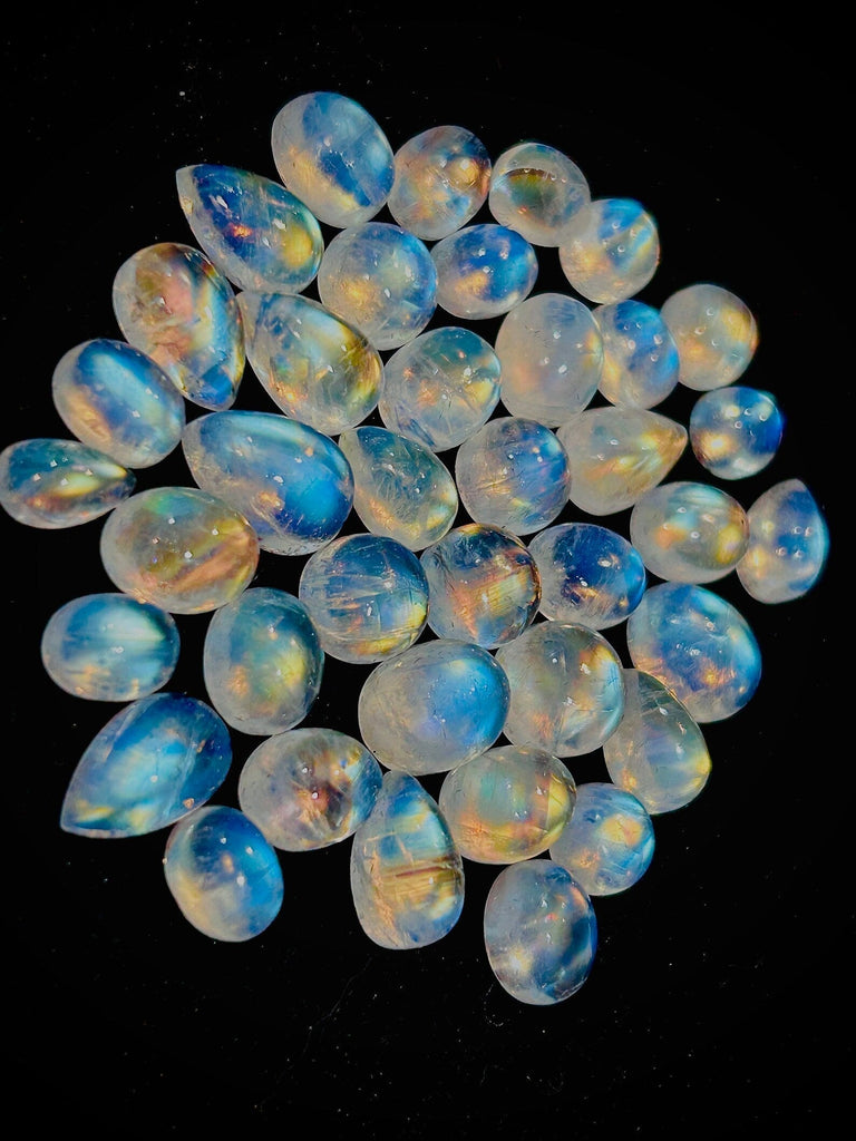 Rainbow Moonstone Guide: Meaning, Healing, Jewelry & More